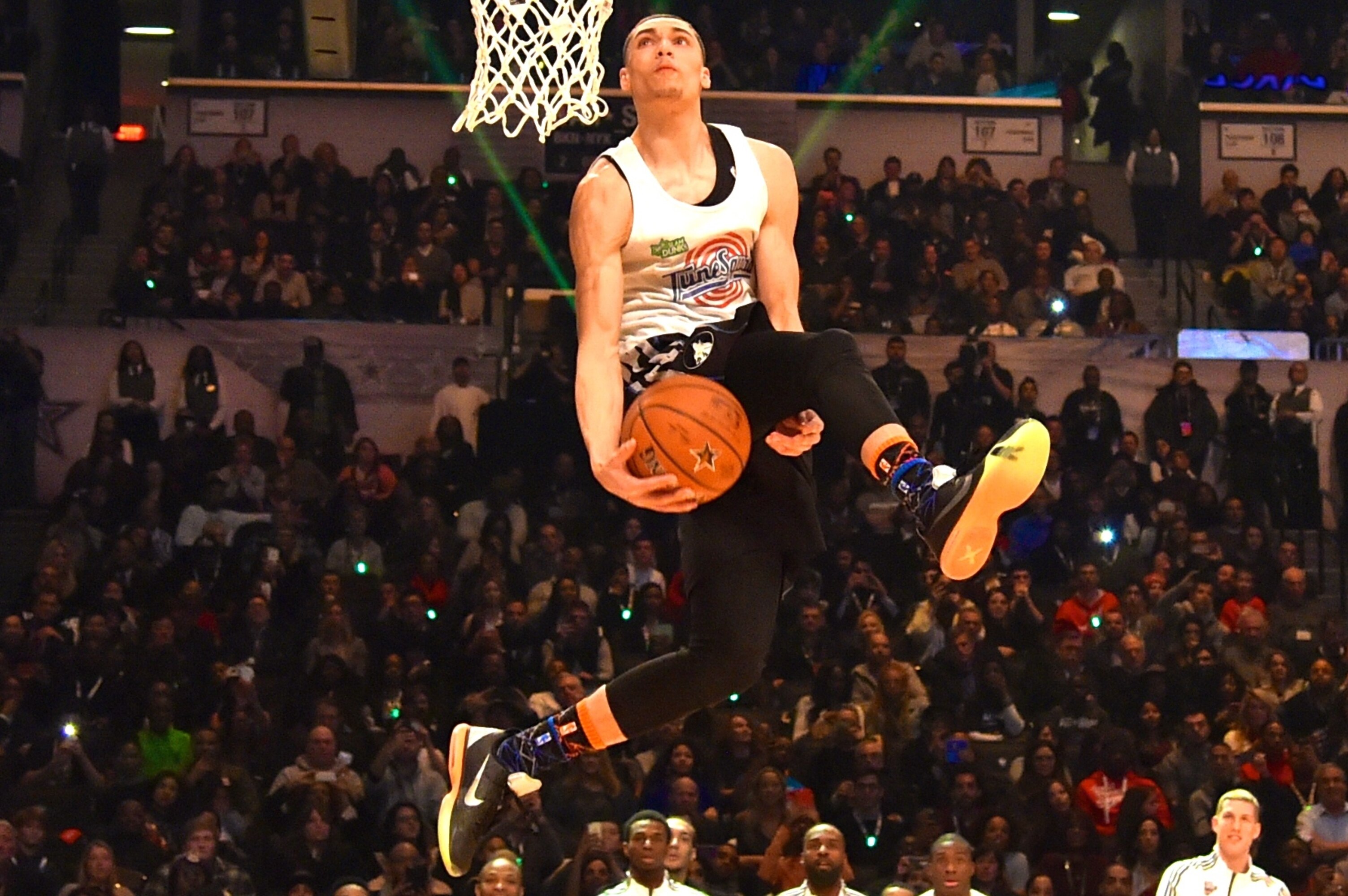 NBA Slam Dunk Contest 2015: Winner, Highlights, Scores and Twitter Reaction