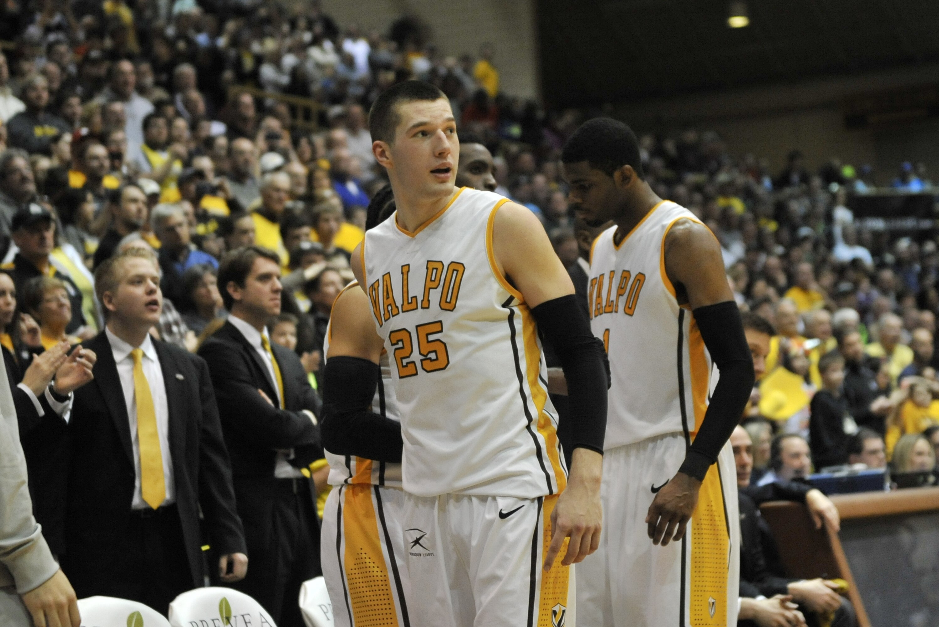 March Madness Schedule 2015: TV Info and Sleeper Teams for NCAA Tournament
