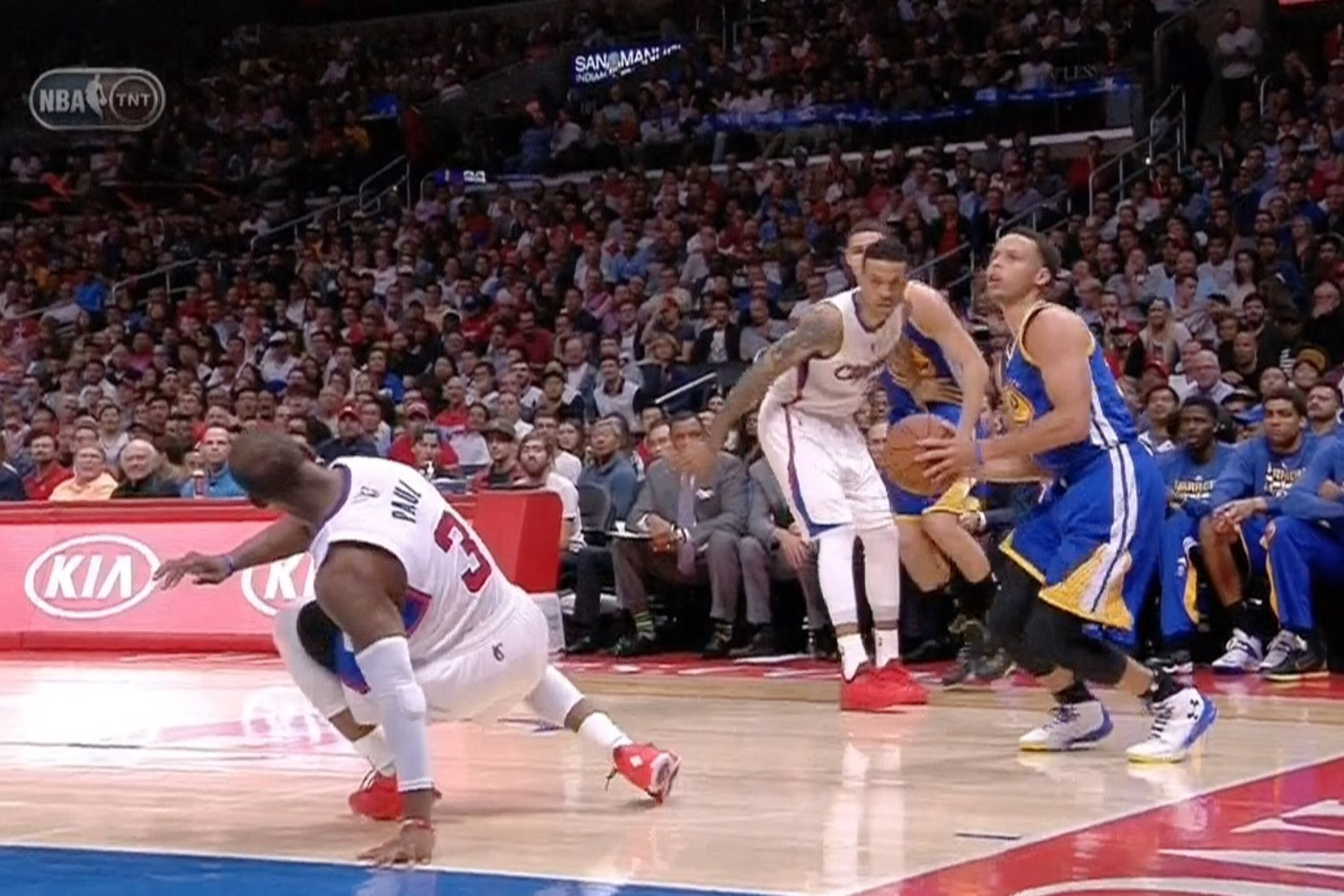 Stephen Curry Embarrasses Chris Paul with Behind-the-Back Dribble and Shot