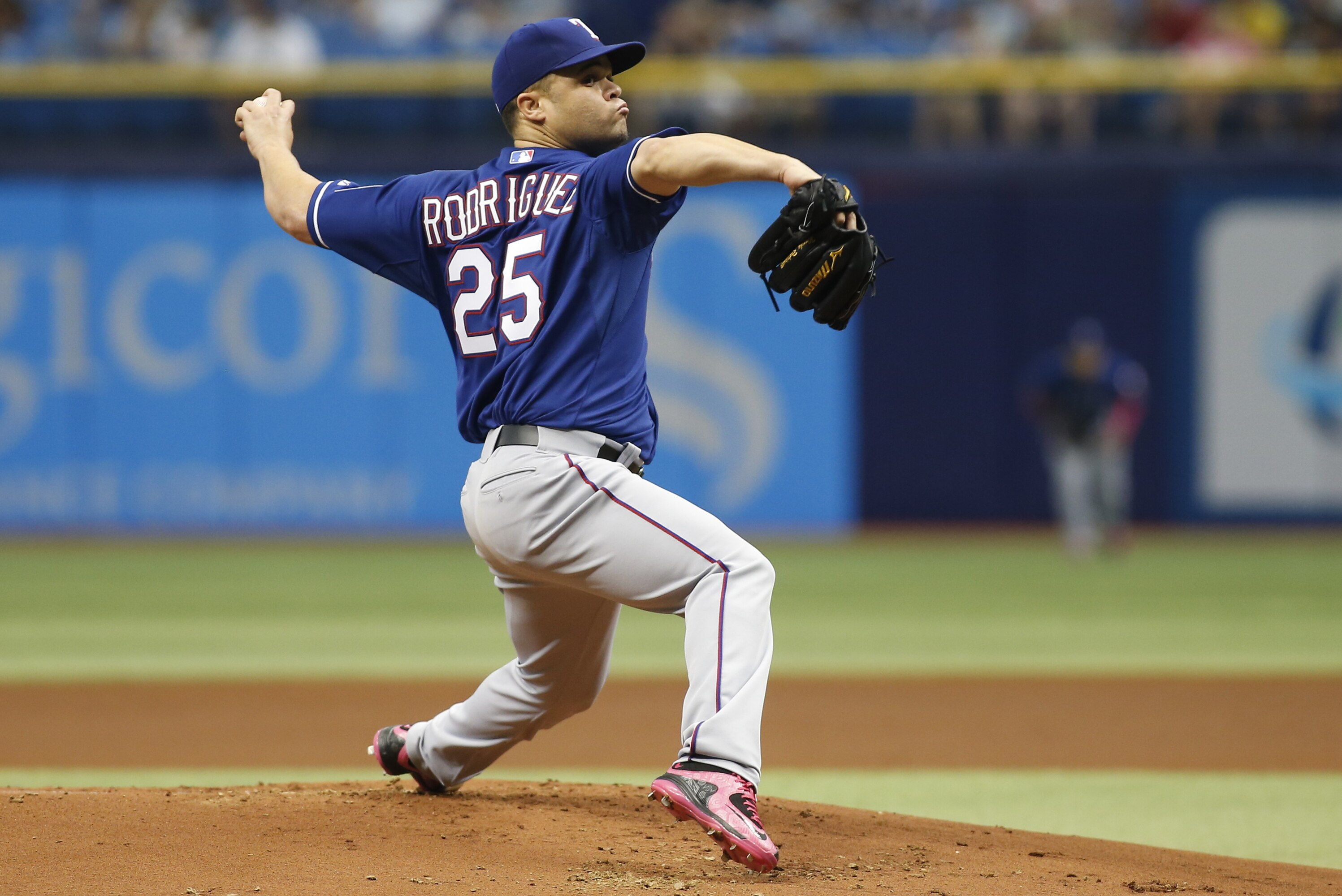 Rodriguez Sets Rangers Record by Retiring 34 Consecutive Batters