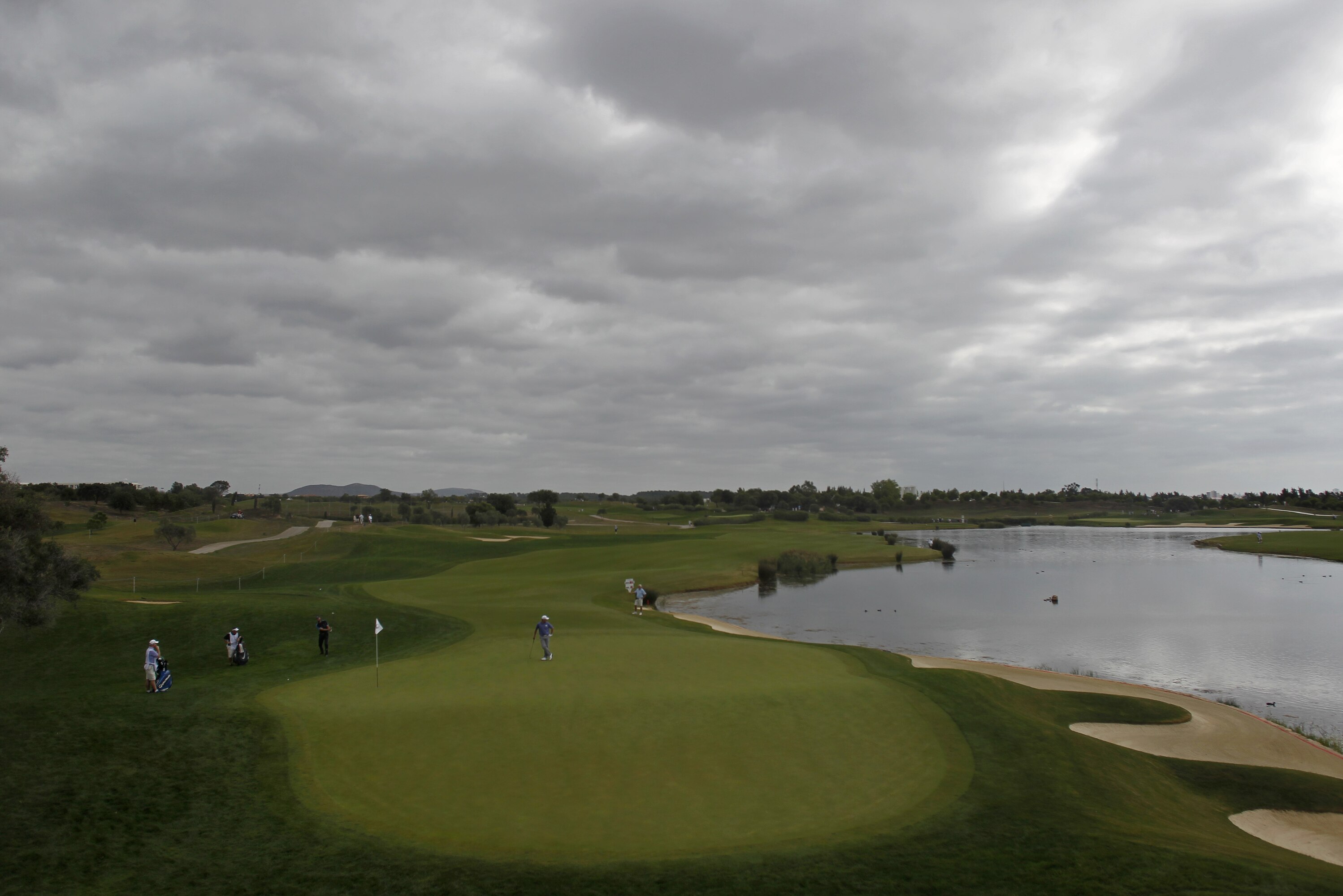 Peter Oosterhuis, Former British Golfer, Reveals He Has Early Onset ...