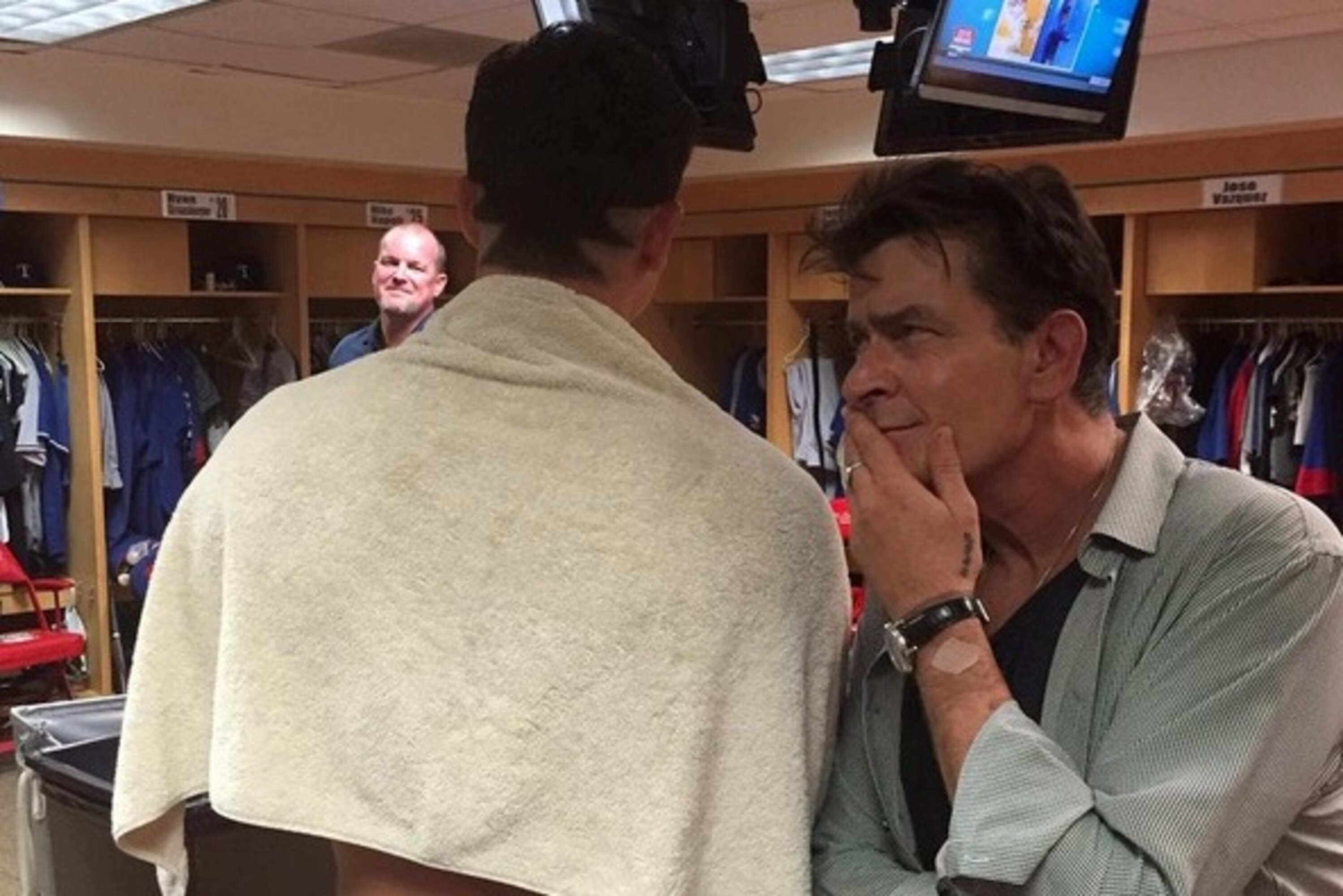 Charlie Sheen Approves of Rangers P Derek Holland's 'Wild Thing' Haircut