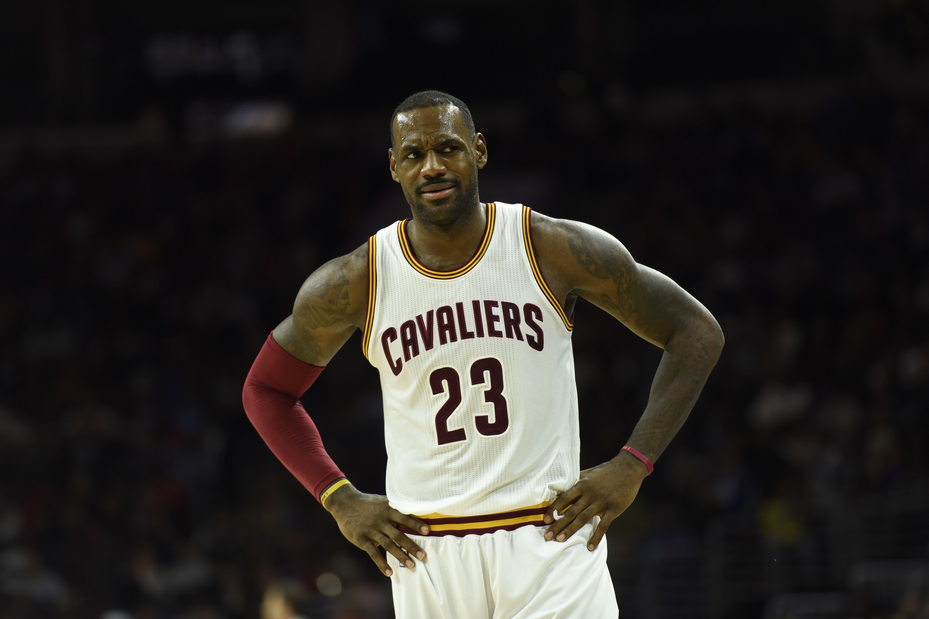 Cavaliers' James Becomes Youngest to Reach 25,000 Points