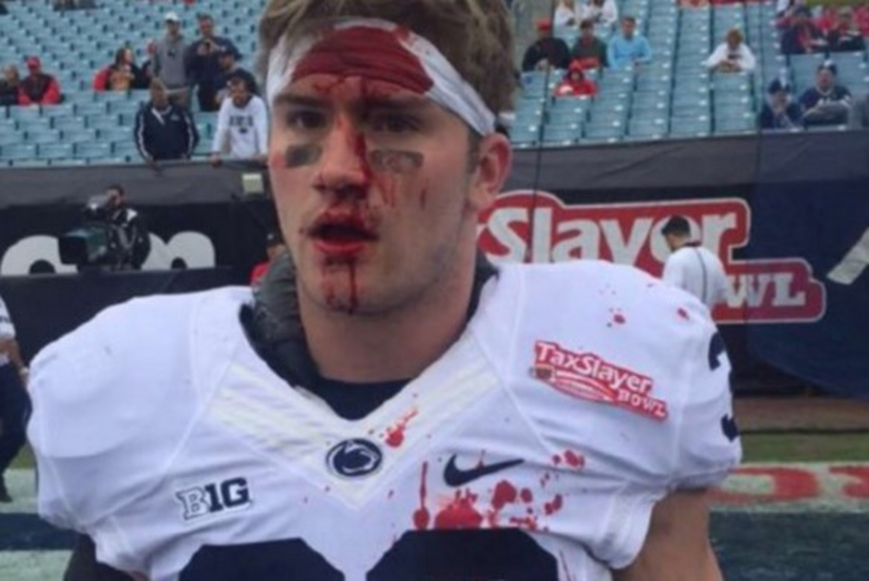 Penn State LB Ben Kline Head-Butts Teammates in Huddle, Bleeds Everywhere