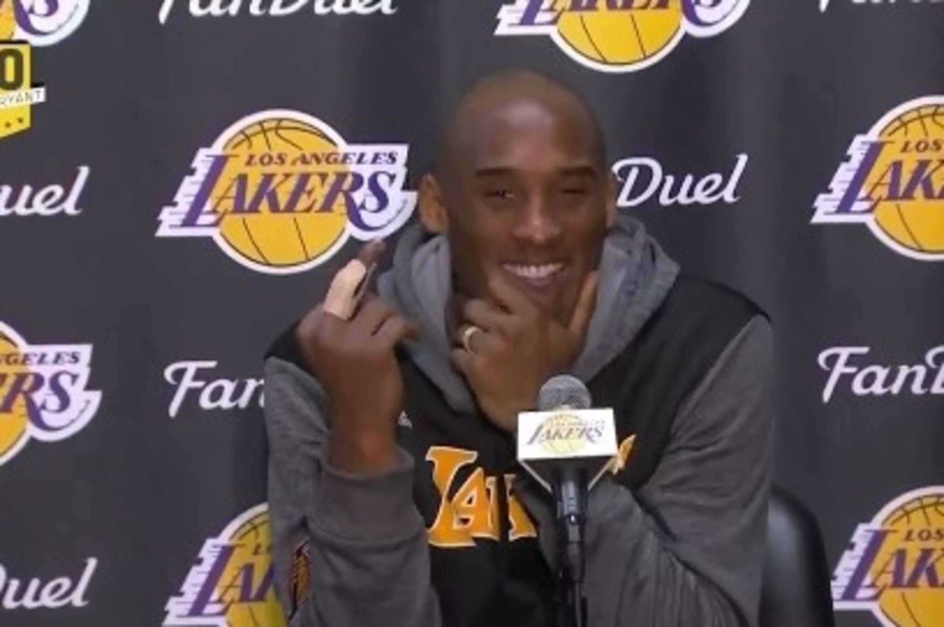 Kobe Bryant Has Fun 'Flipping Off' the Media with Injured Finger During ...