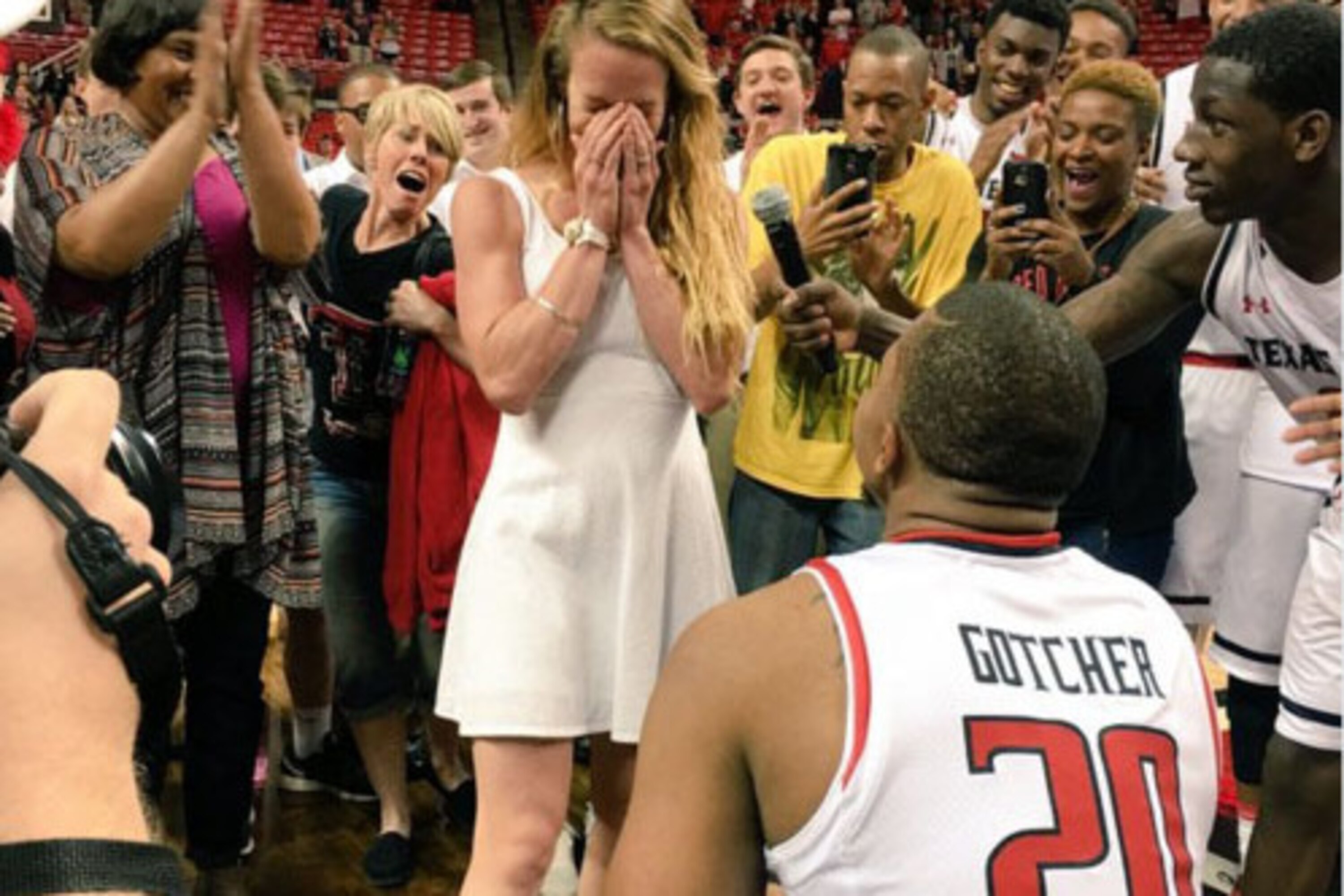 Texas Tech G Toddrick Gotcher Proposes to Girlfriend at Half Court ...