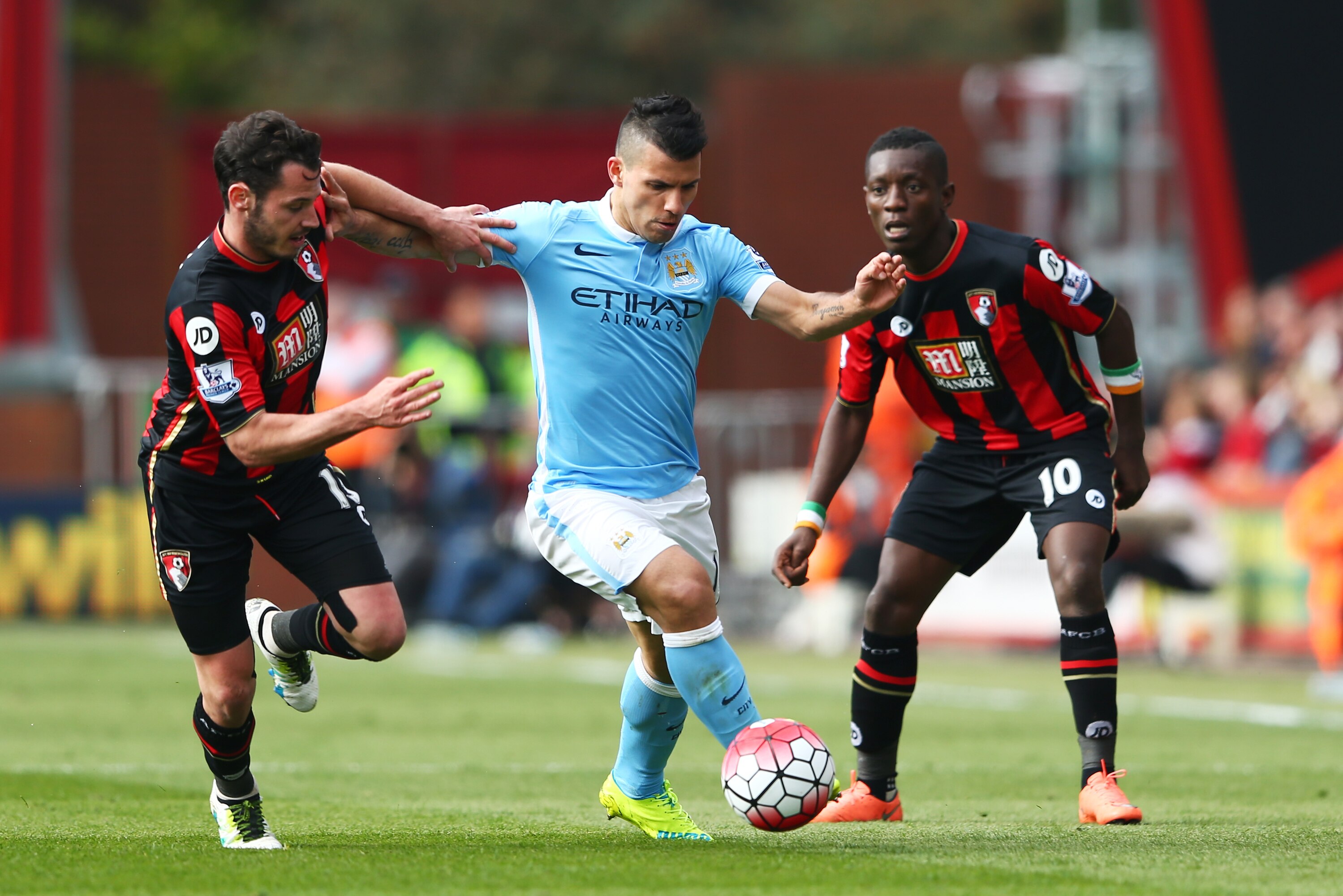 EPL Table: 2016 Standings After Saturday's Week 32 Results and Top Scorers