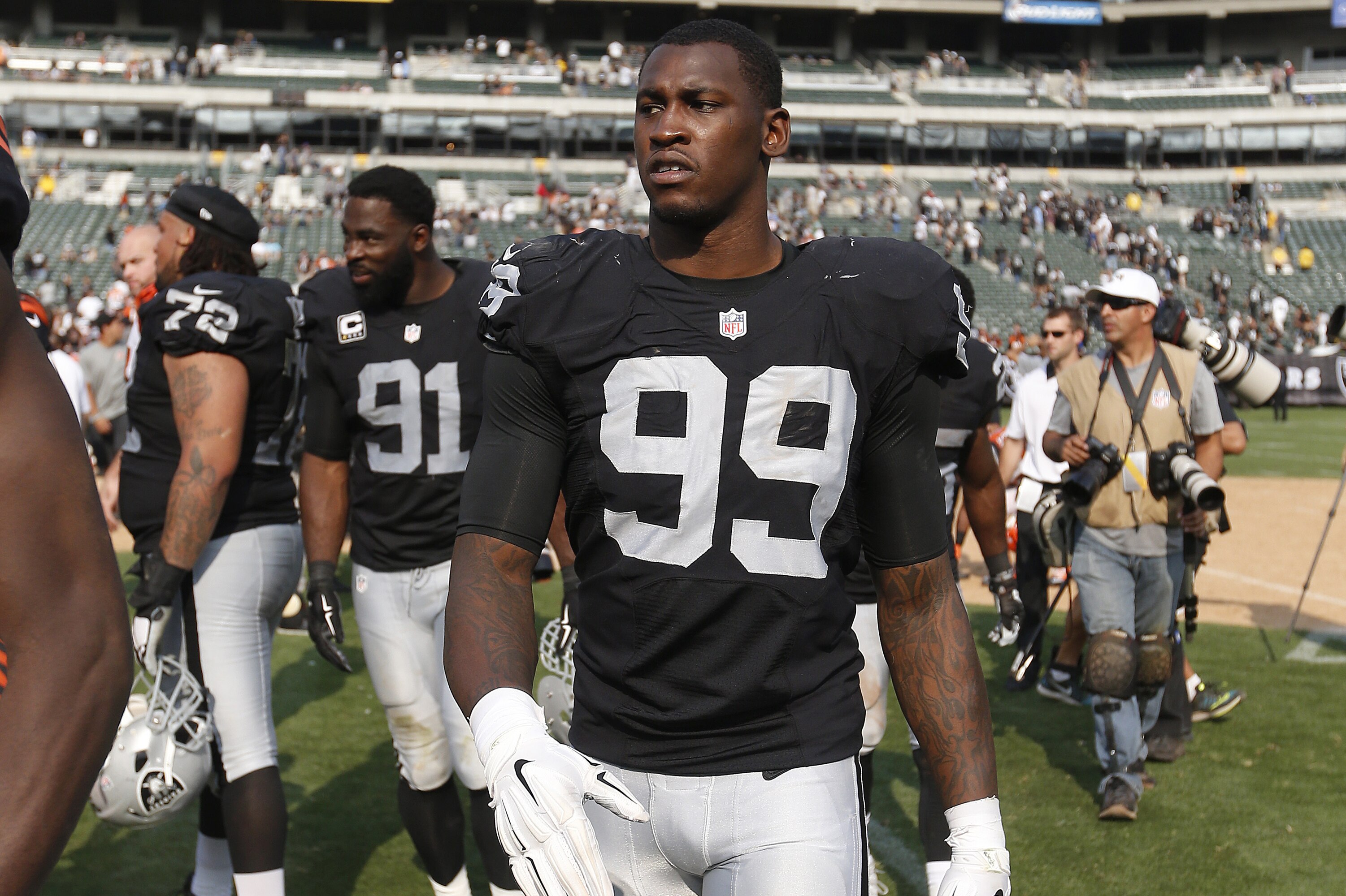 Aldon Smith Re-Signs with Raiders: Latest Contract Details, Comments ...