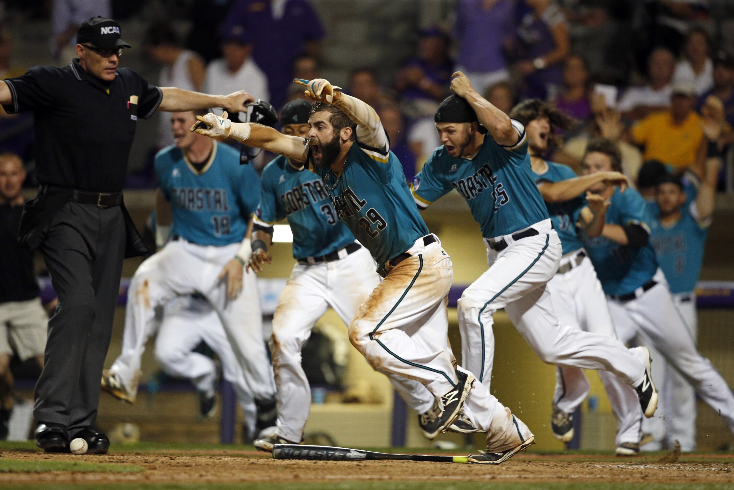 CWS 2016: Predicting Winners and Scores for Sunday's NCAA Baseball Bracket