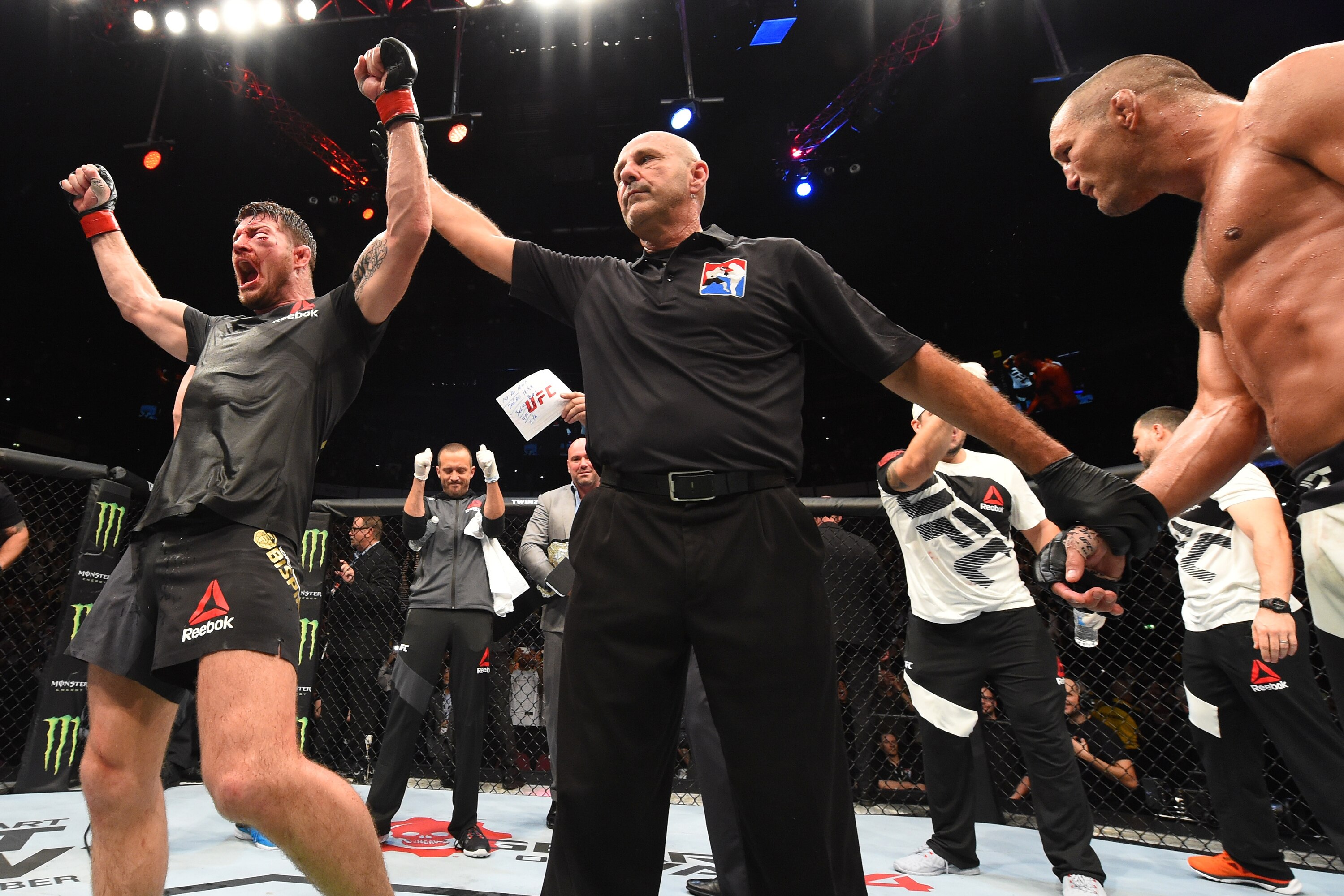 UFC 204 Technical Recap: How Bisping Edged Henderson to Retain His Title