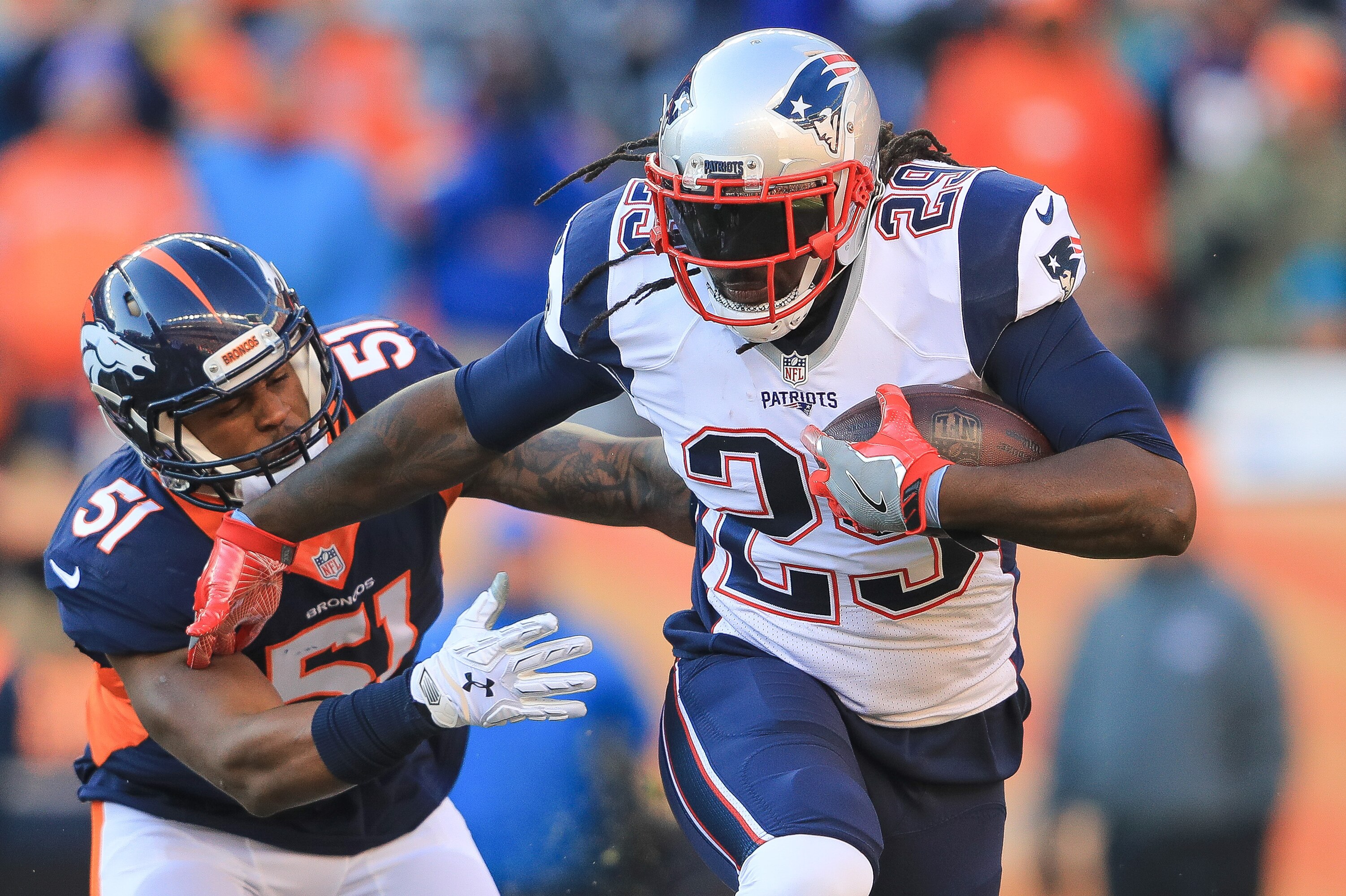 Patriots' LeGarrette Blount Breaks Franchise Single-Season Rushing Record