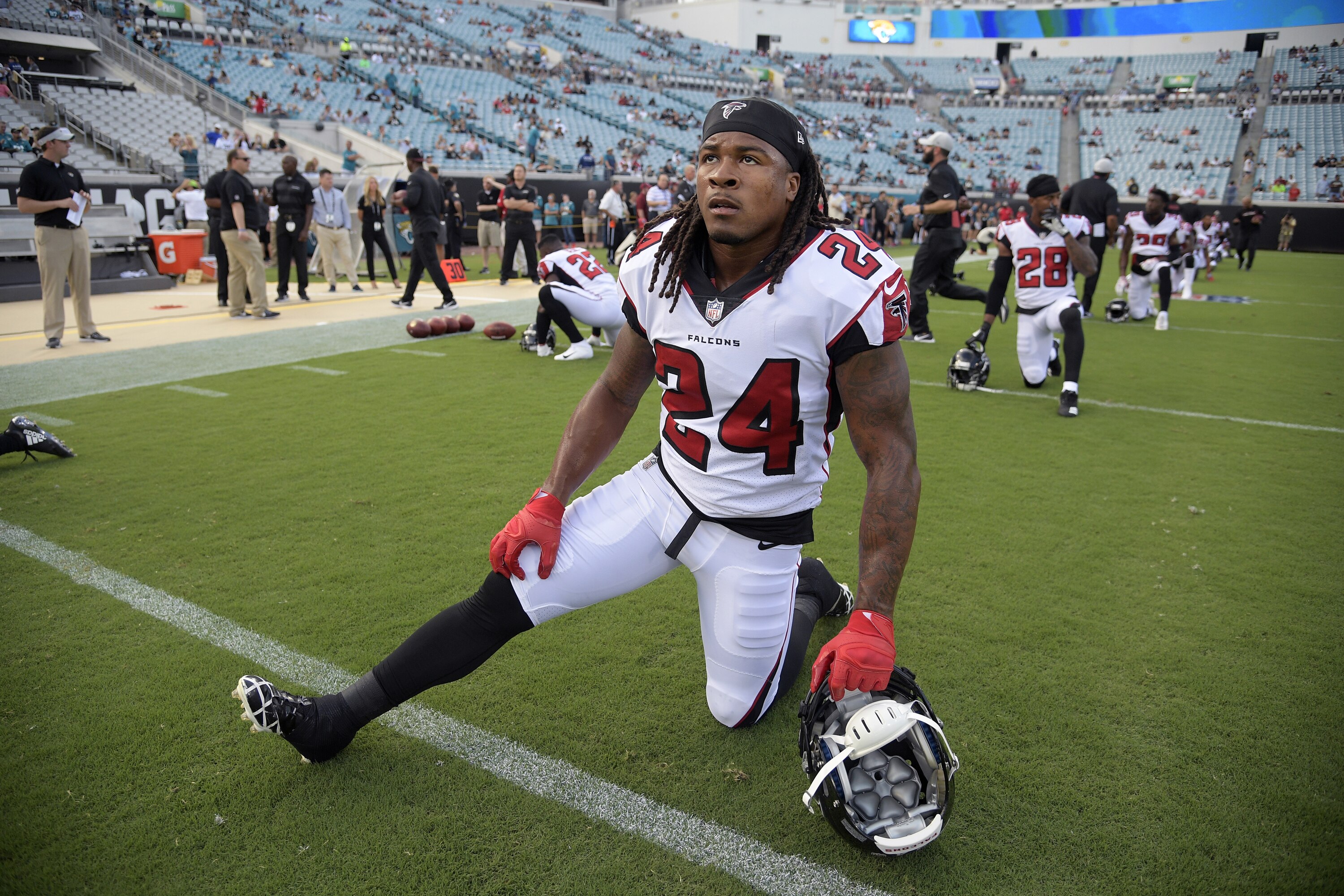 Devonta Freeman Reportedly Could Miss 2-3 Weeks Because of Knee Injury
