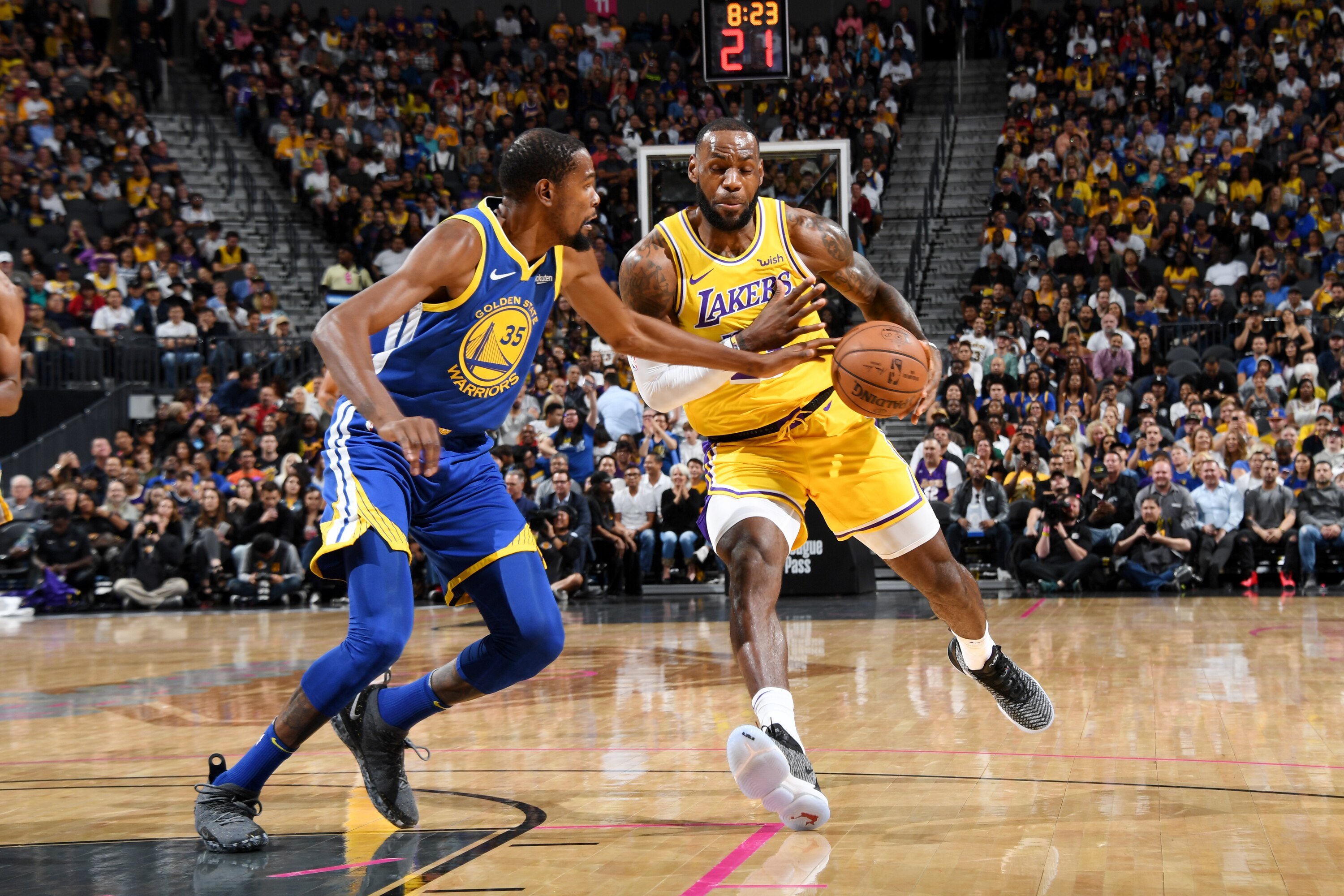 LeBron James Sinks Ridiculous Spinning Layup vs. Warriors