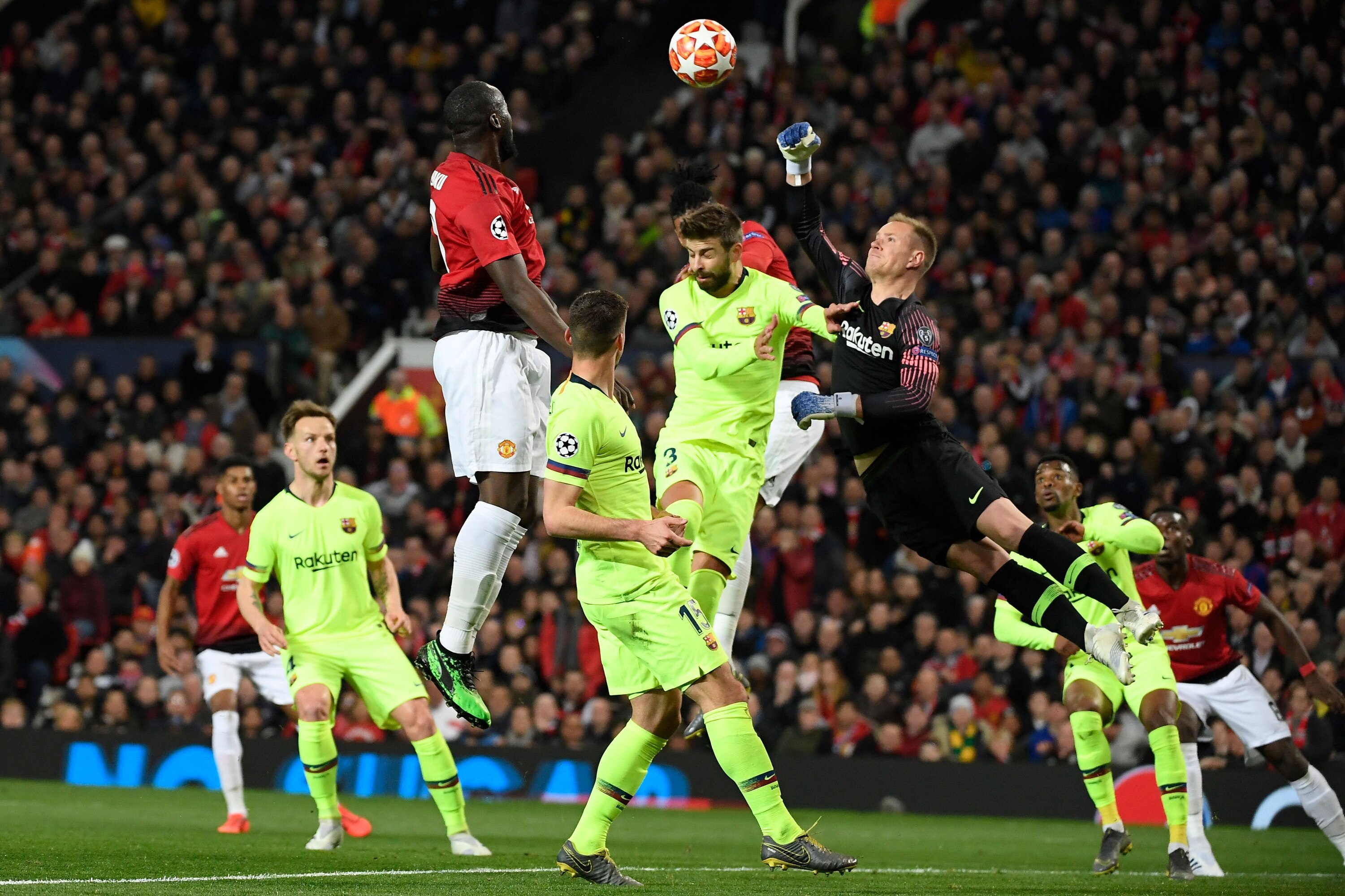 Luis Suarez Scores, Barcelona Beat Manchester United in UCL Quarter ...