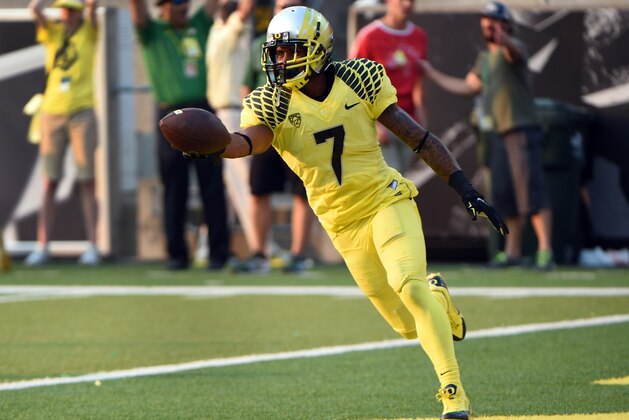 Ex-Oregon WR Keanon Lowe Stops Armed Man at Portland High School