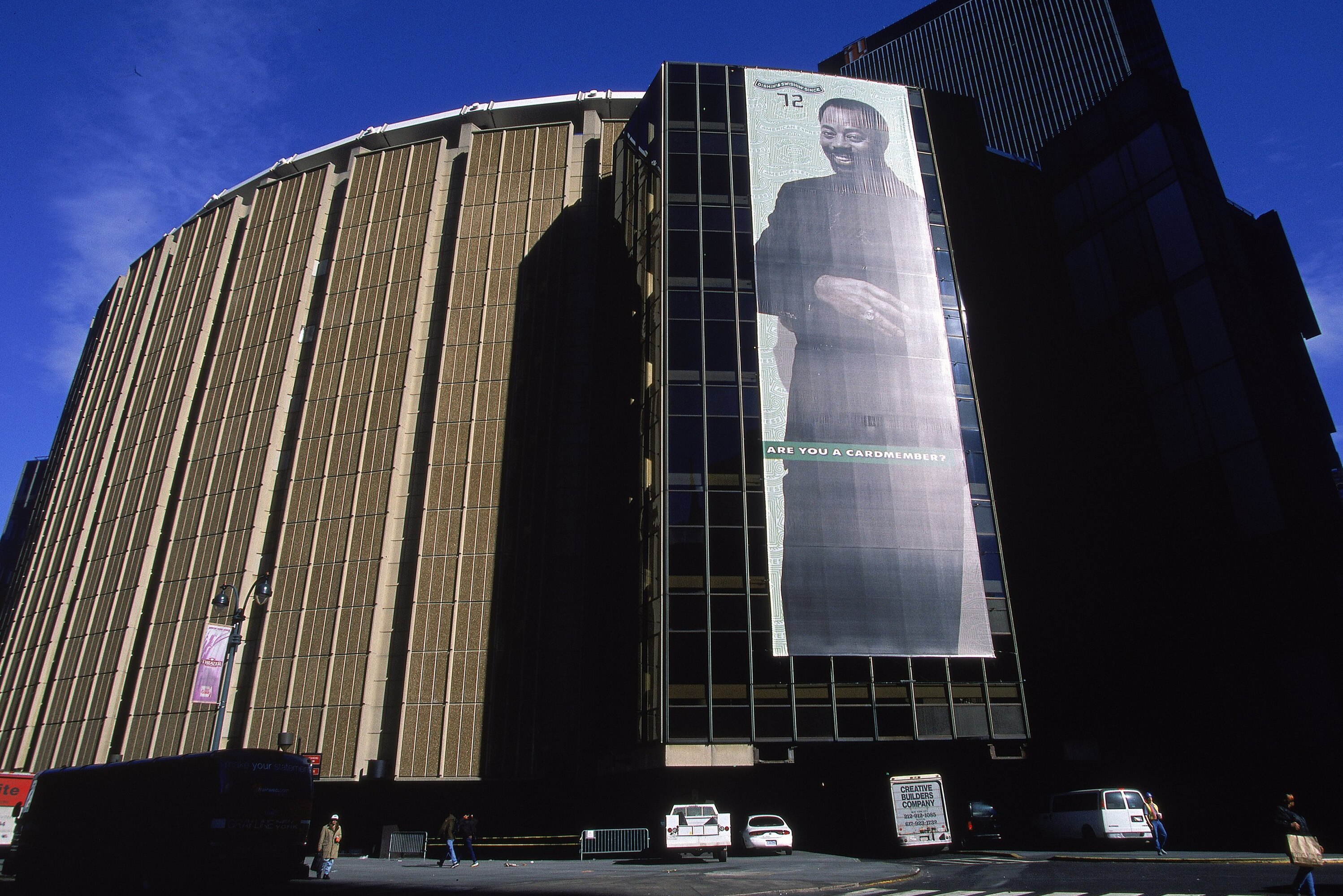 Madison Square Garden Co. Board Votes to Split Entertainment, Sports ...