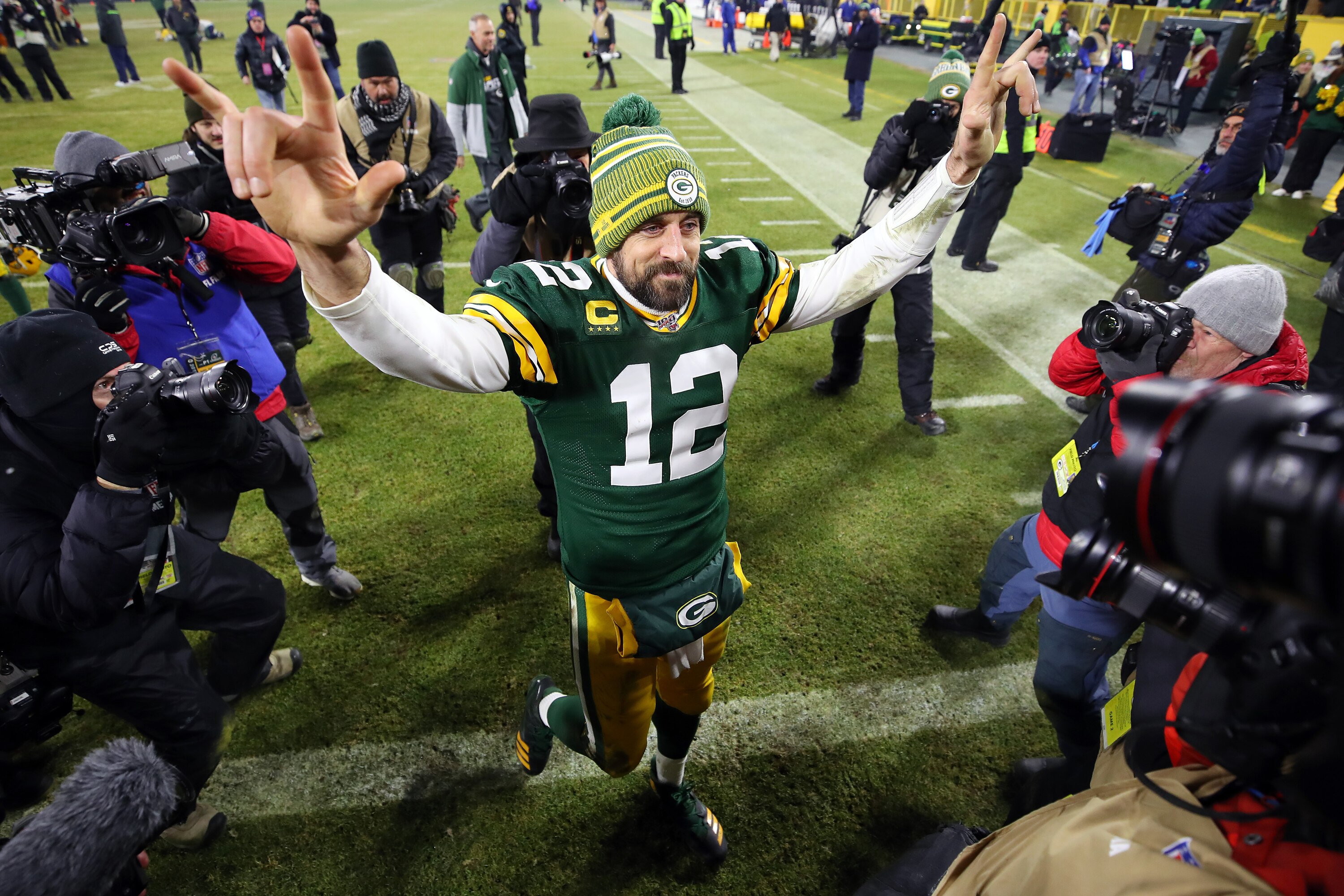 Vintage Aaron Rodgers Performance Shows You Can't Count out the Packers Yet