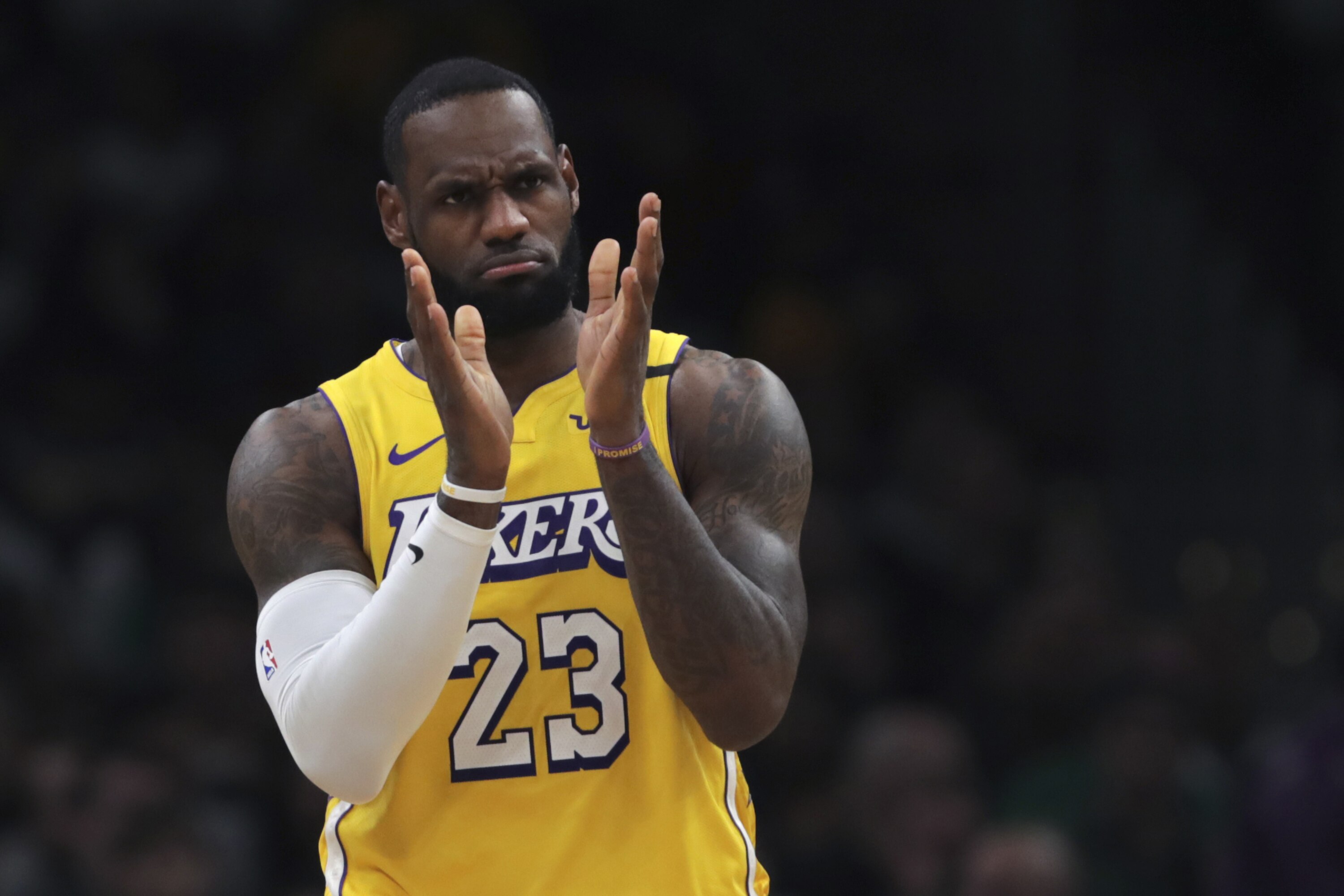 Video: LeBron James' Light-Up Lion Pendant with 14K Gold, VS1 Diamonds ...