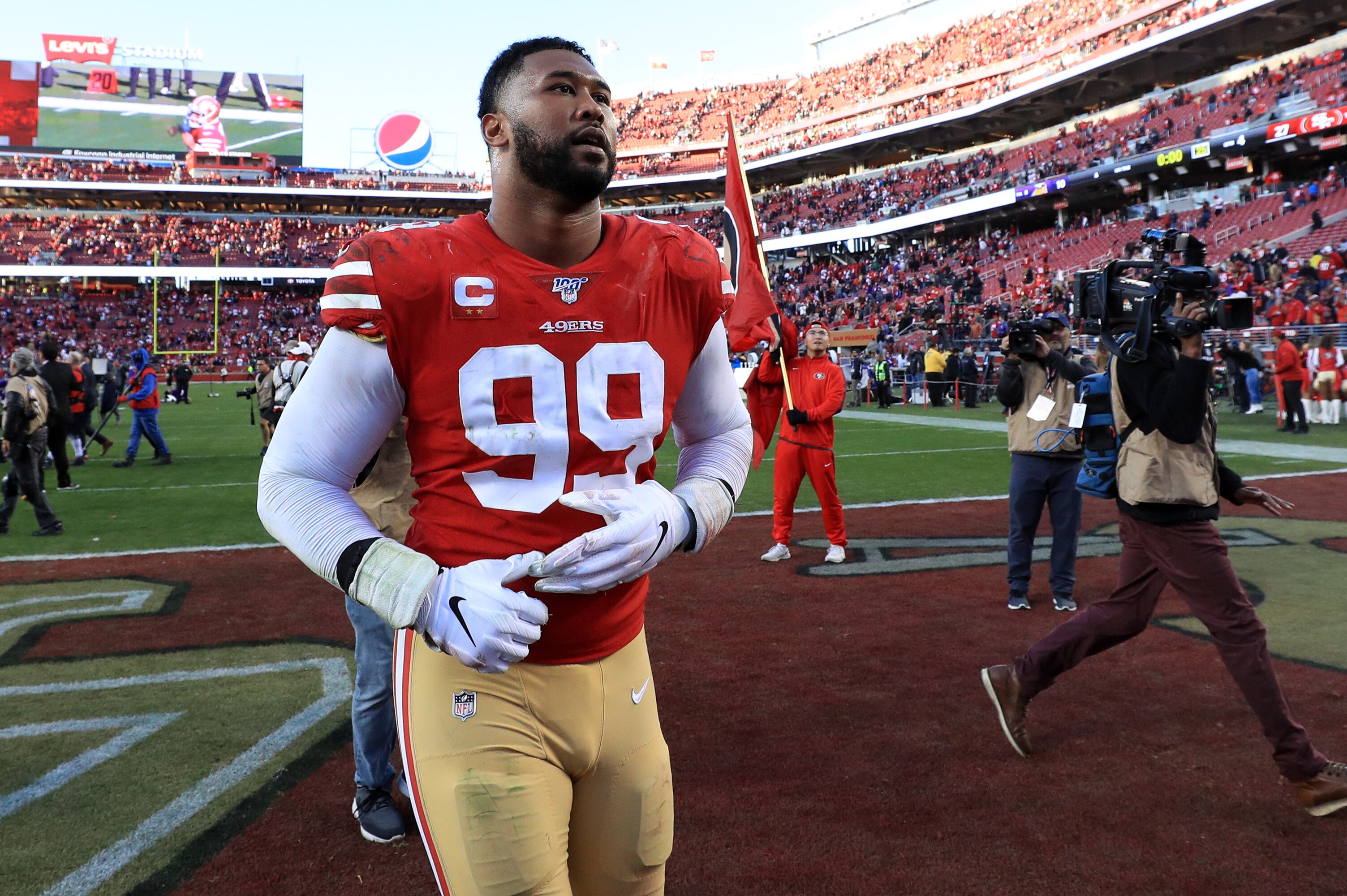 DeForest Buckner Traded to Colts from 49ers, Reportedly Signs New Contract