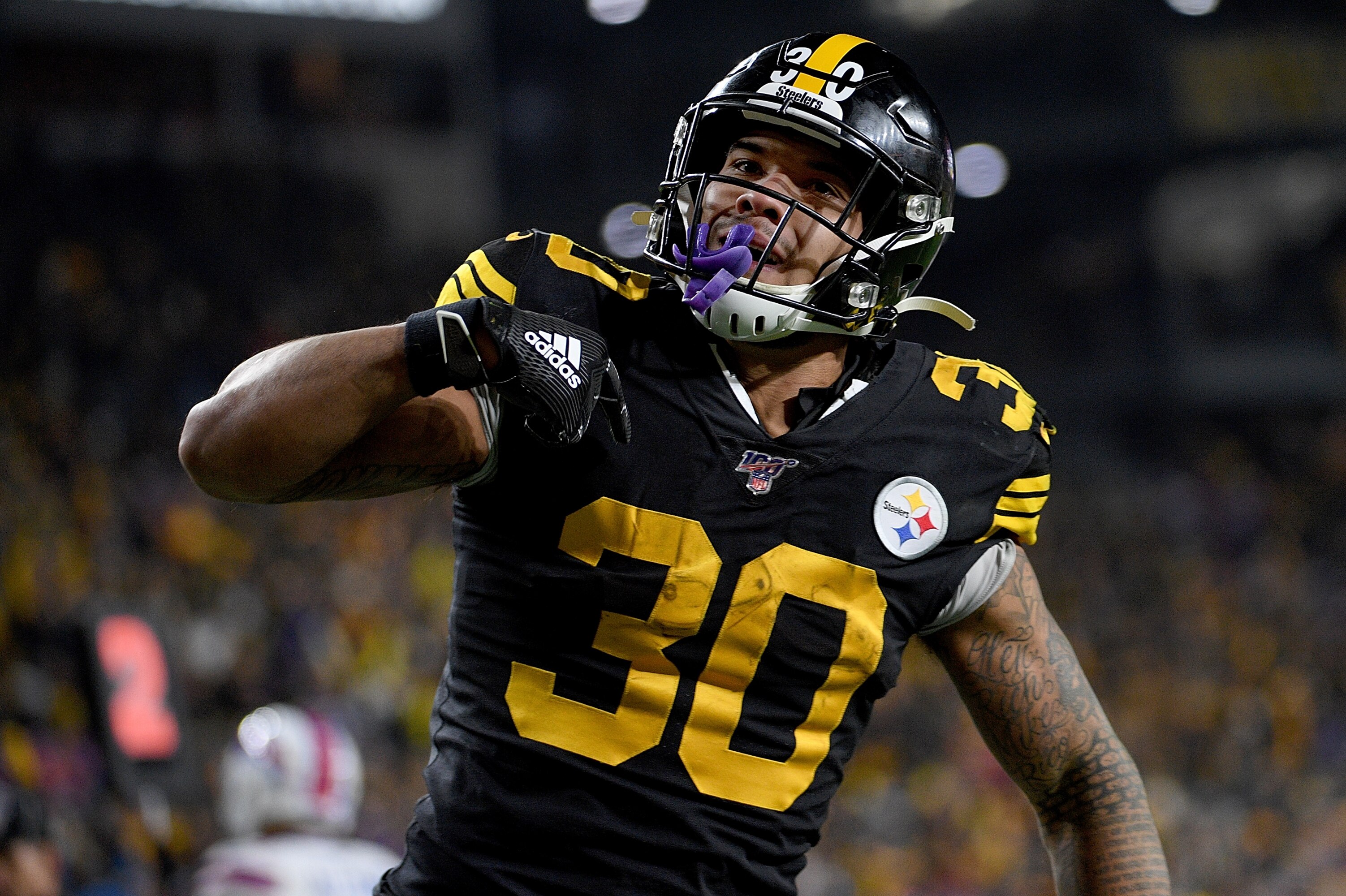 Video: Steelers RB James Conner Surprises Mom with New House