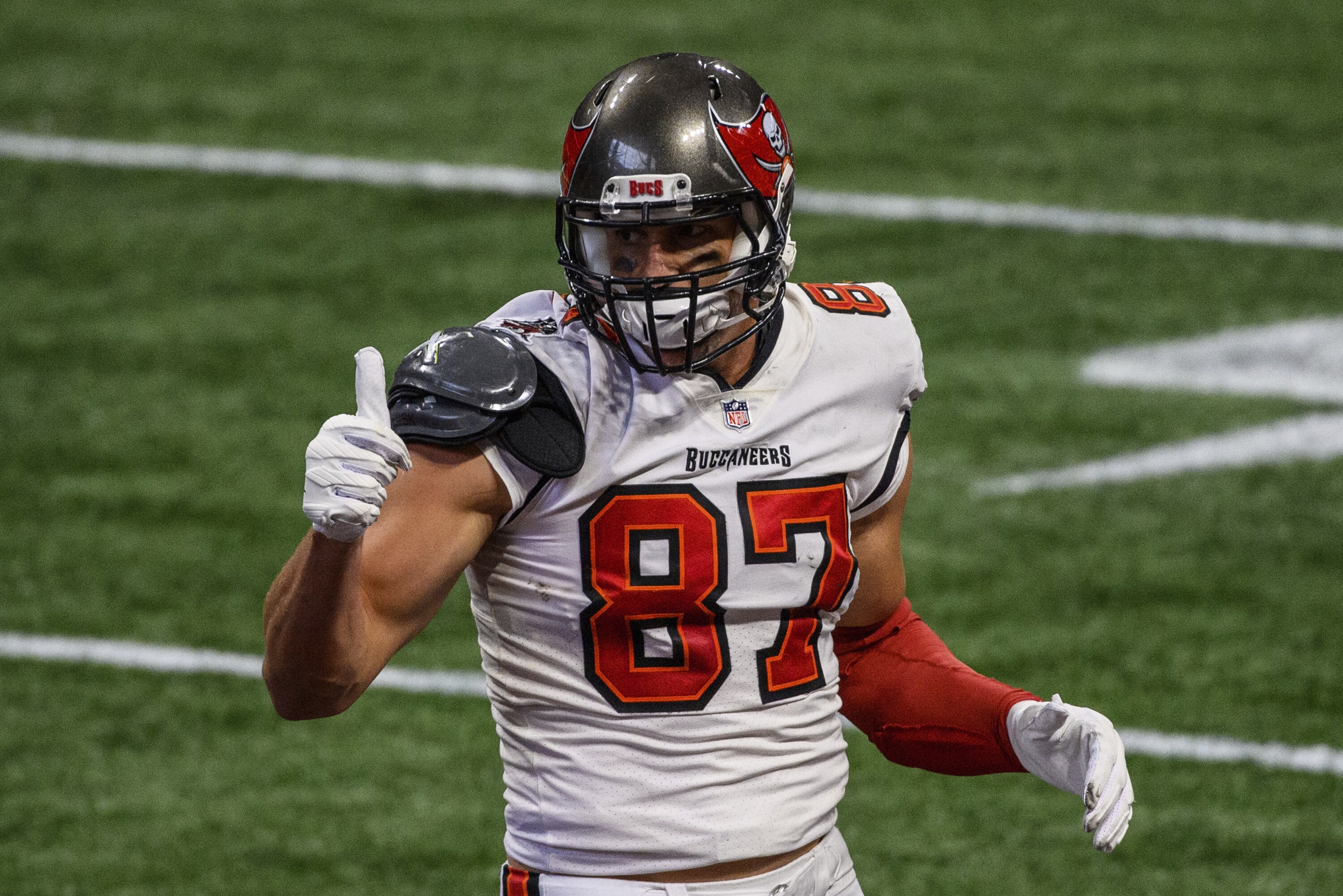 Video: Bucs' Rob Gronkowski Dances After Helping People Jump-Start ...