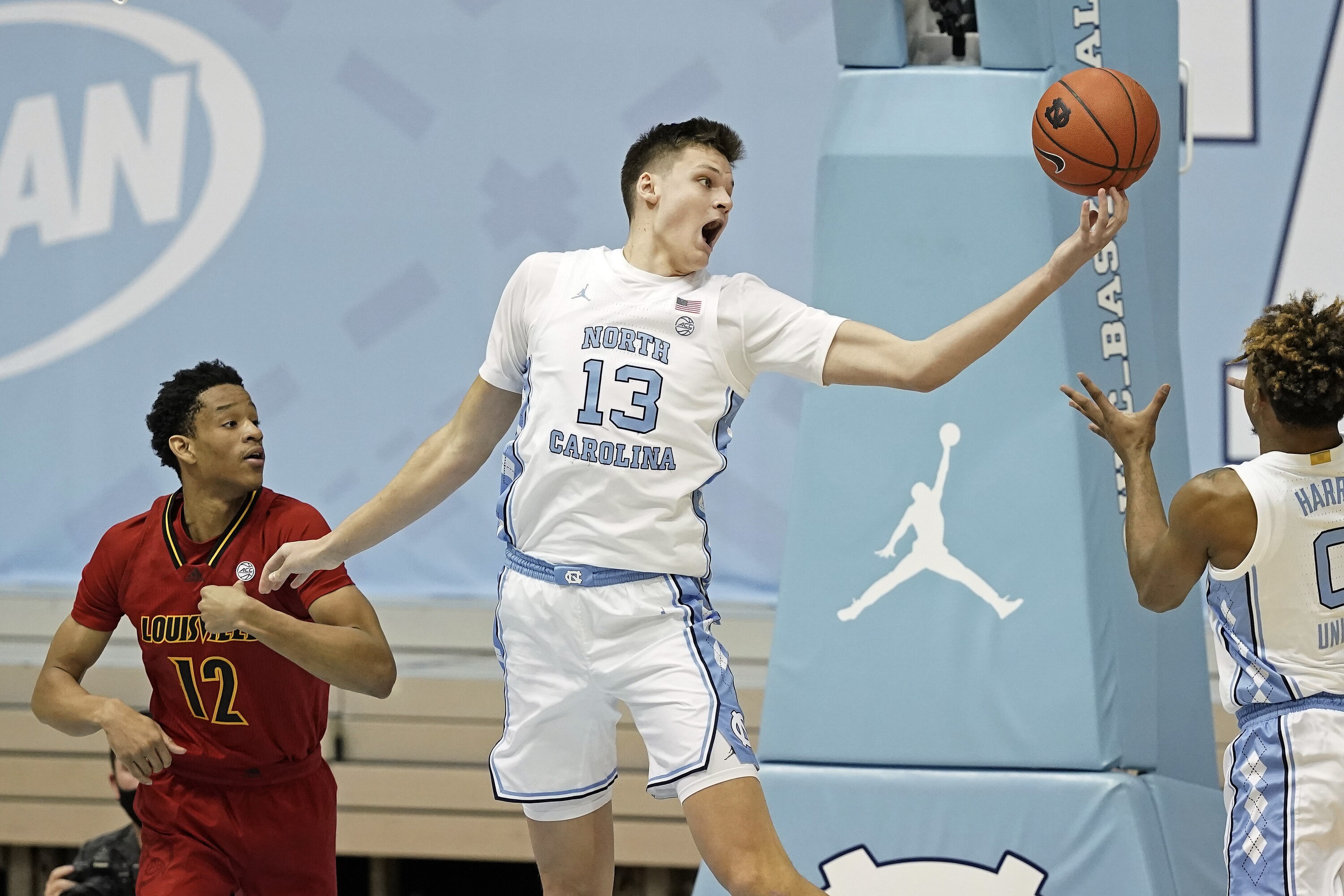 Former 5-Star C Walker Kessler Announces Transfer to Auburn from UNC