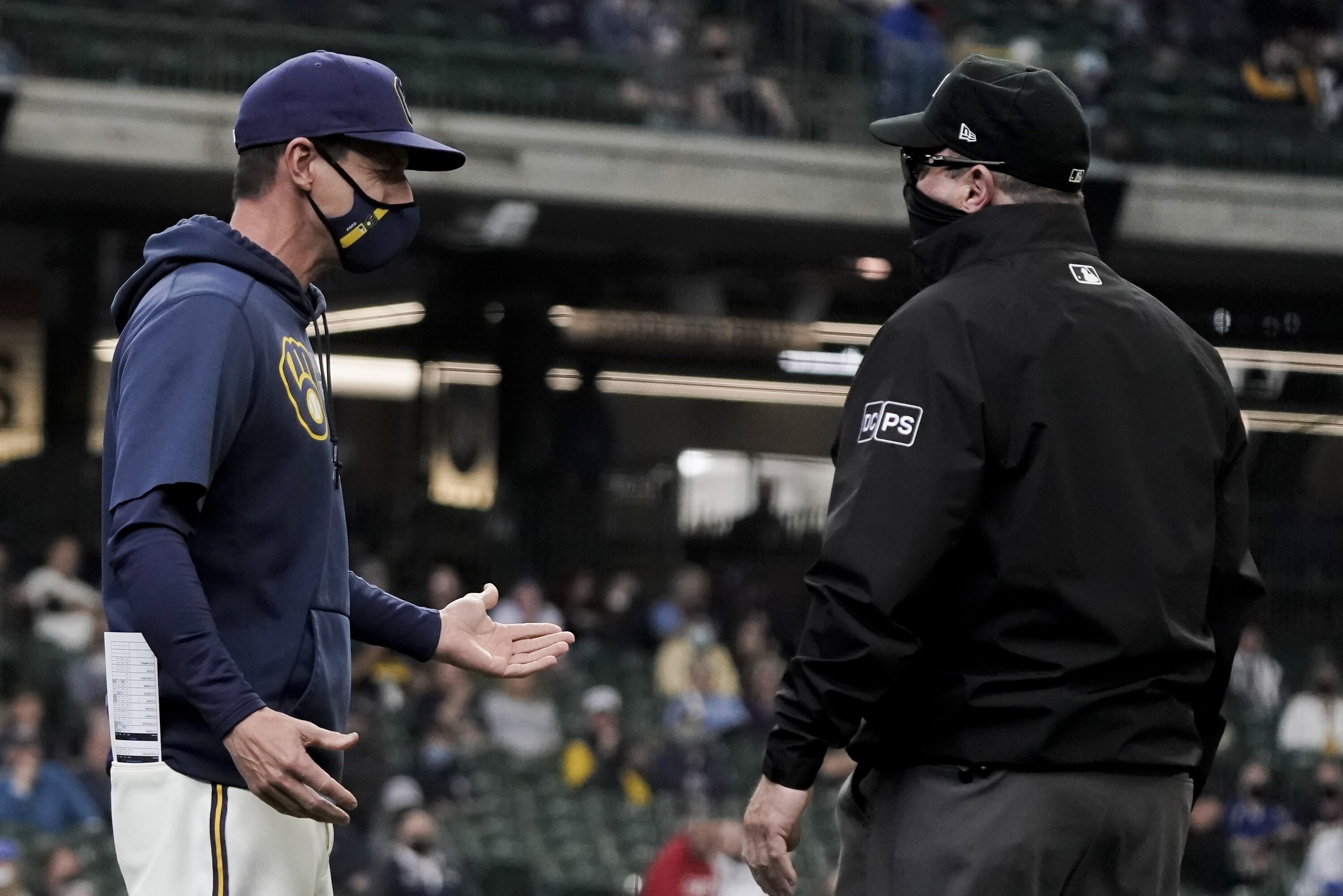 Brewers' Craig Counsell Blasts Ump's 'Terrible' Interference Call on Zack Godley