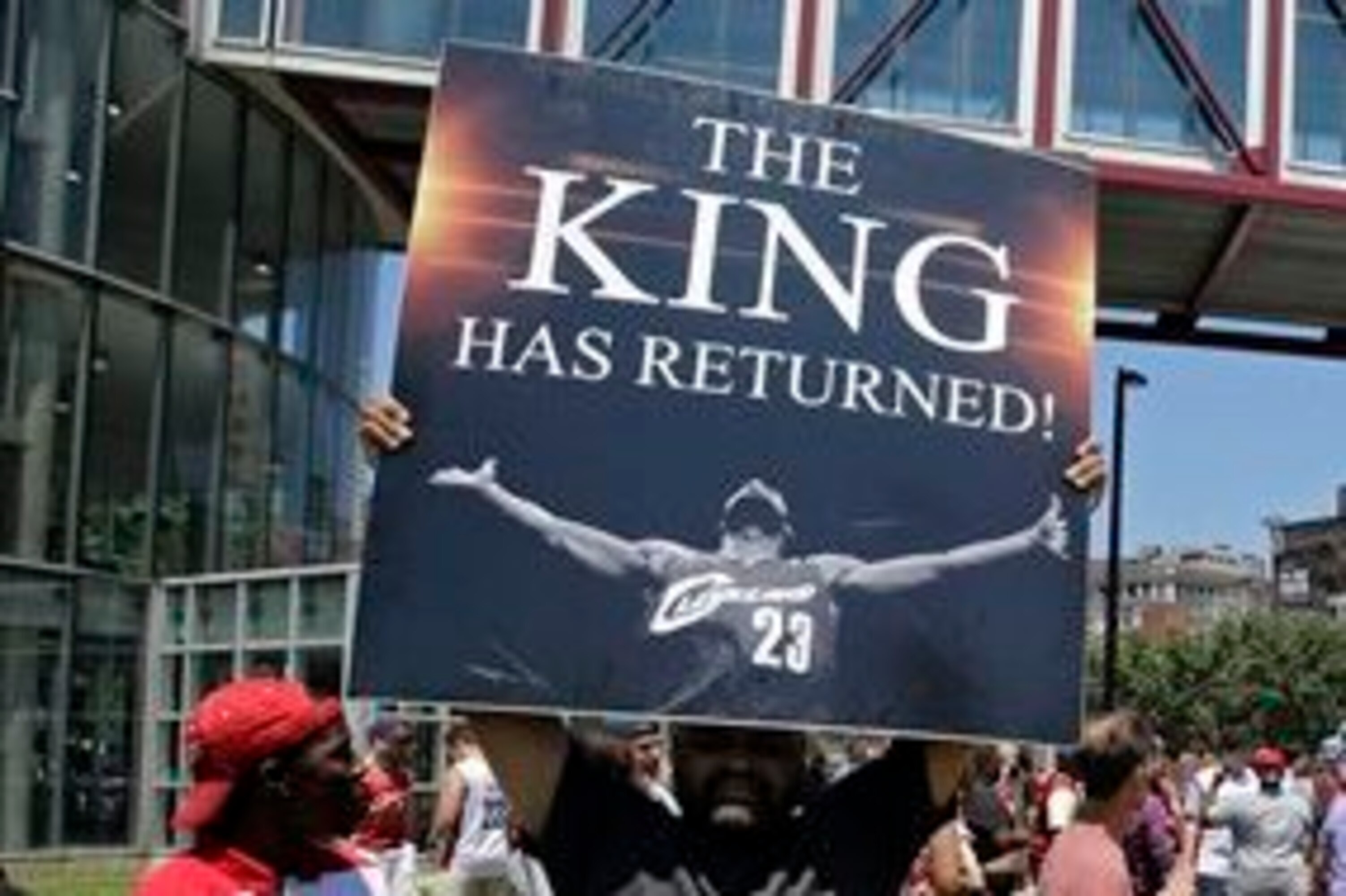 Be Like Bron: Other Athletes Who Finally Came Home