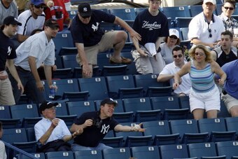 baseball crowd catch rule